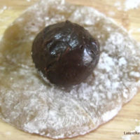 Chocolate Truffles Daifuku ( Latte Mochi with Chocolate Truffles Filling)